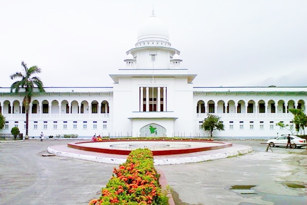 তালিবানি বাংলাদেশ! ভরা এজলাসে হাইকোর্টের বিচারপতিকে লক্ষ্য করে ডিম ...