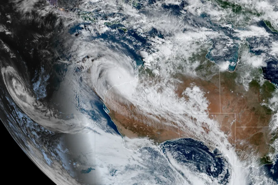 ধেয়ে আসছে ভয়ঙ্কর ঘূর্ণিঝড় ‘জেলিয়া’, ব্যাপক ধ্বংসলীলা চালানোর আশঙ্কা